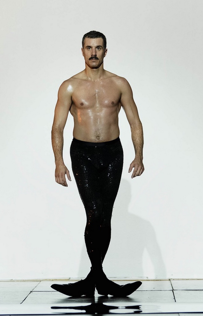 Transverse Orientation - MALE NUDITY ONSTAGE